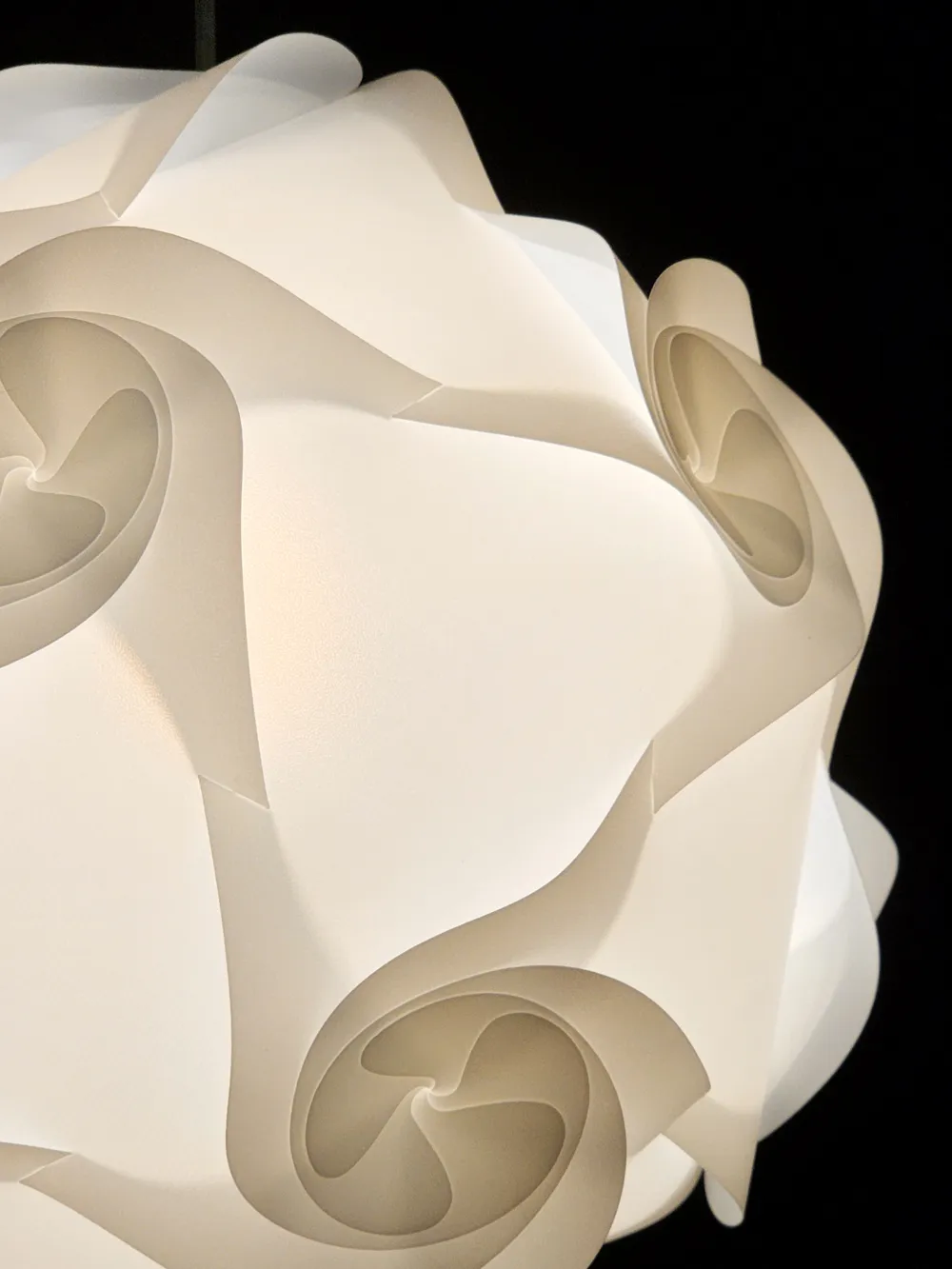 Swirl - 3D printed stylish puzzle lamp - Free 3D Print Model - MakerWorld