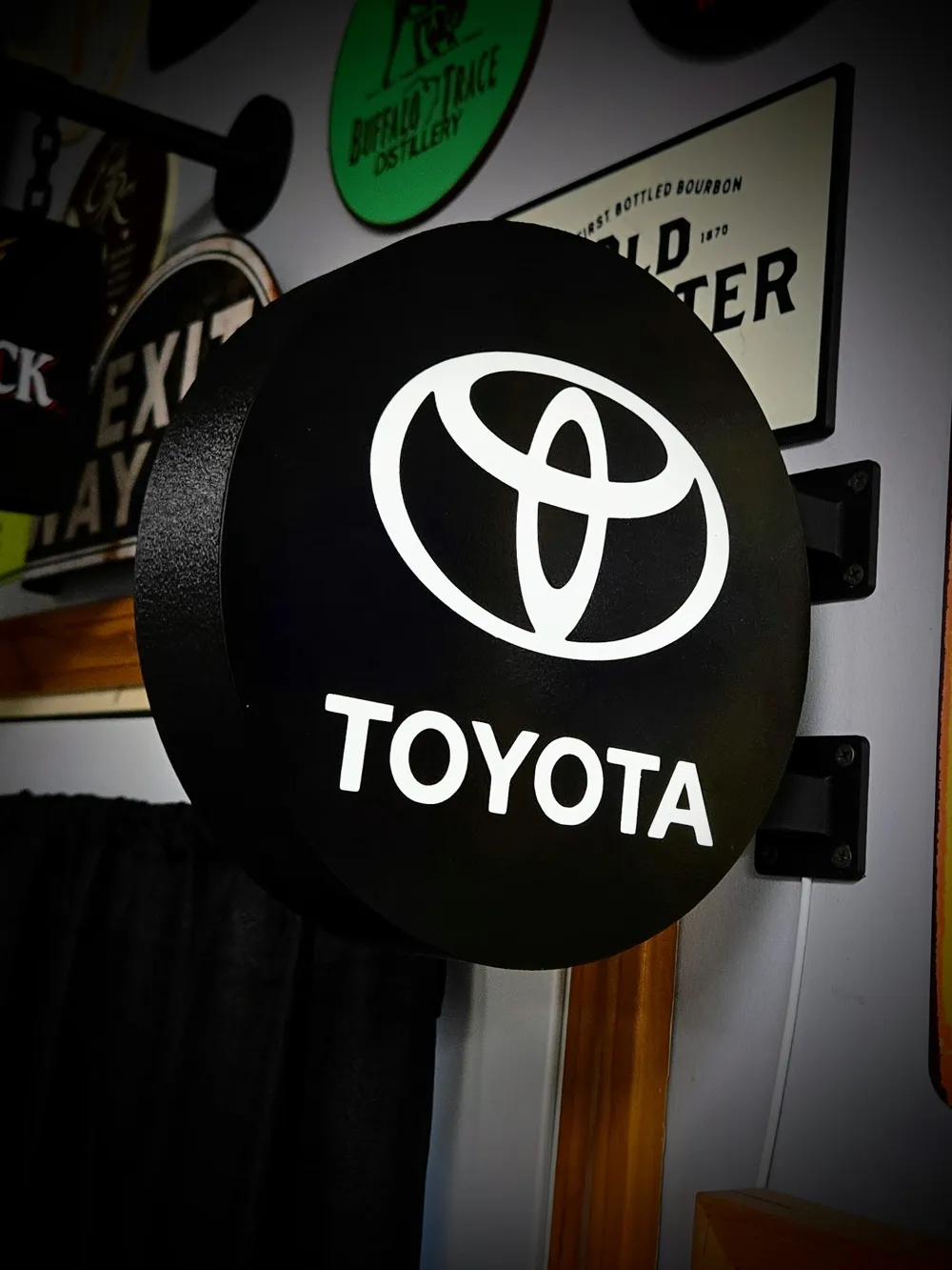 Toyota Logo ~ 2-Sided Gas Station Lightbox Sign - Free 3D Print Model ...