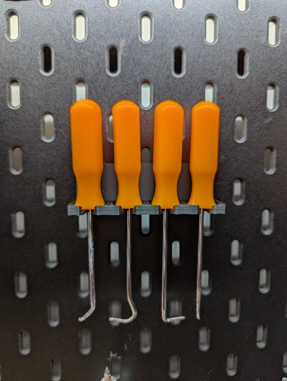 Harbor freight pick skadis mount by luke.shafer3417 - MakerWorld