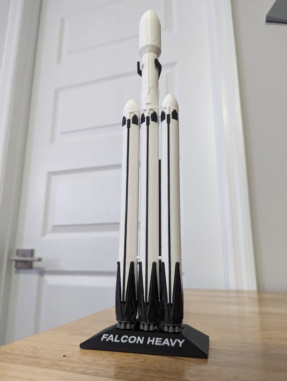 Falcon Heavy 1:200 Scale Remixed by awillkom - MakerWorld