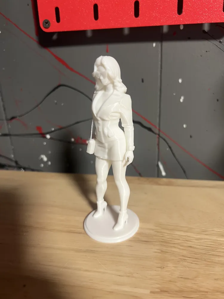 Pin-up féminin sensuel, version 2 par cole MakerWorld : Téléchargez des Modèles 3D Gratuits