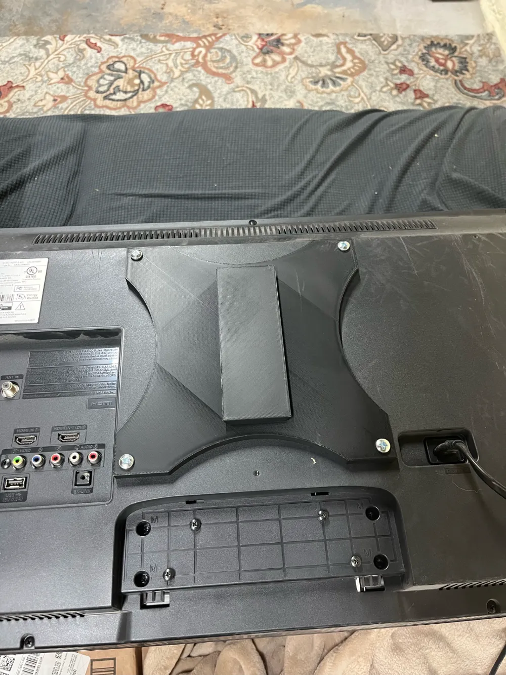 Vesa Wall Mount (200mm hole spacing) by cyn - MakerWorld