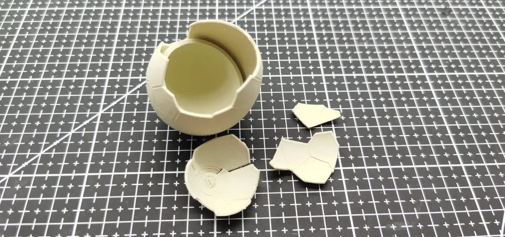 breakable Easter egg with cracks by CloudBerry - MakerWorld