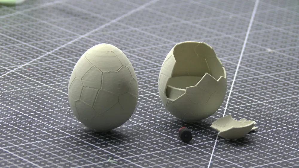 breakable Easter egg with cracks by CloudBerry MakerWorld: Download ...