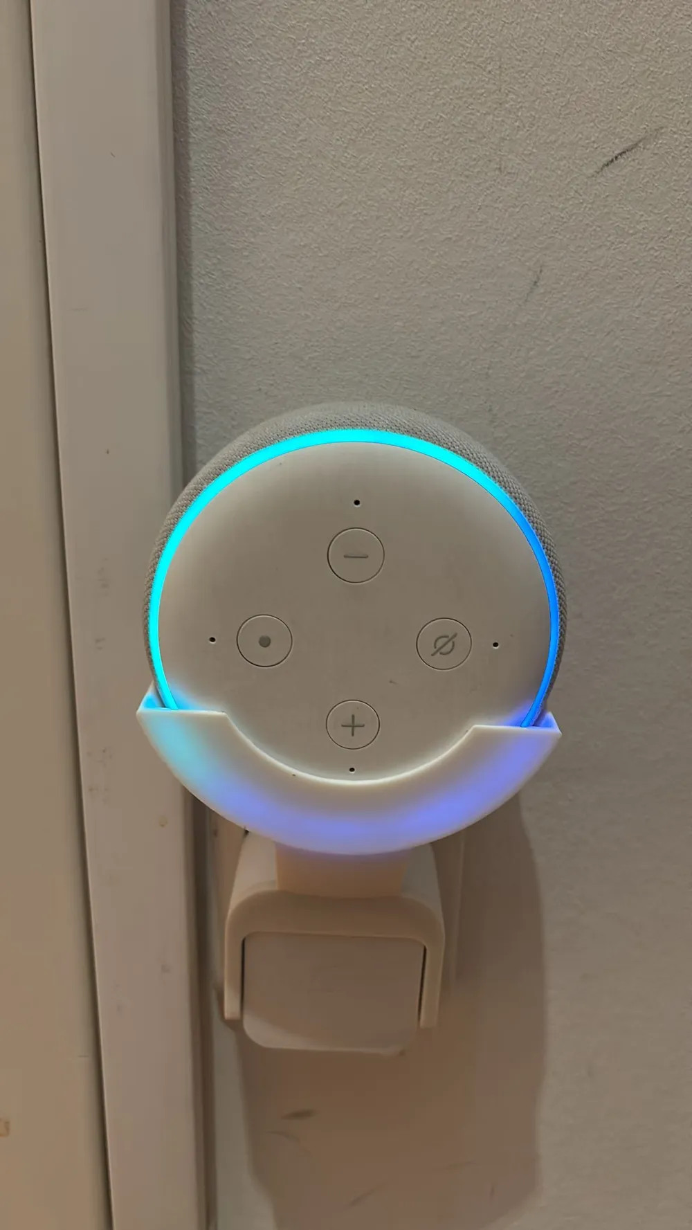 Alexa echo dot Holder Power outlet - Free 3D Print Model - MakerWorld