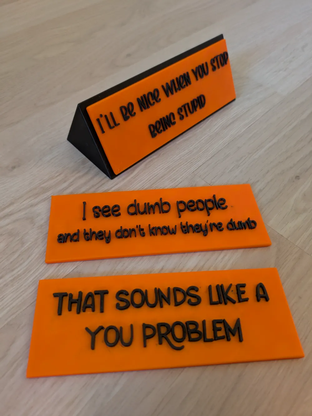 Desk Plaque with Interchangeable Message Plates by Pete - MakerWorld