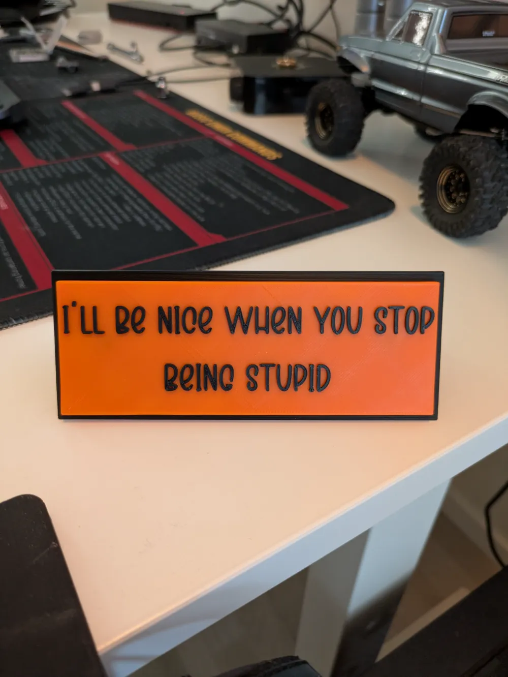 Desk Plaque with Interchangeable Message Plates by Pete - MakerWorld