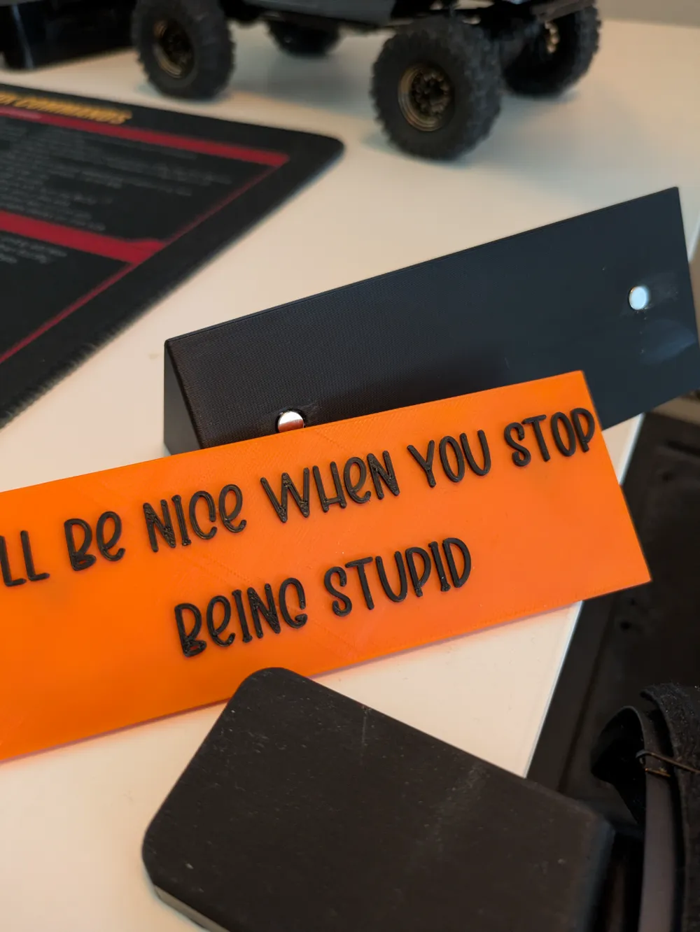 Desk Plaque with Interchangeable Message Plates by Pete - MakerWorld