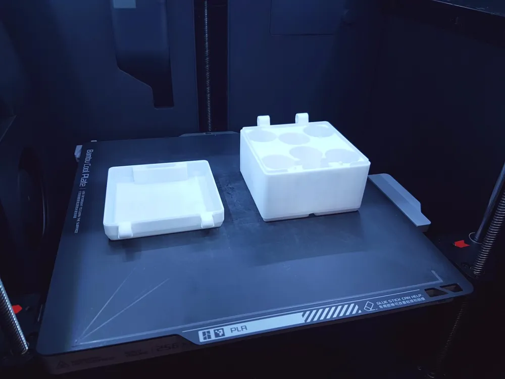 Battery Storage Bin with Latched Lid (+Gridfinity) by speeedydan ...