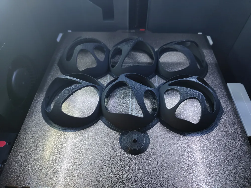 Dreifach-Fettball-Vogelfutterhaus – Hängendes Design – Kostenloses 3D ...