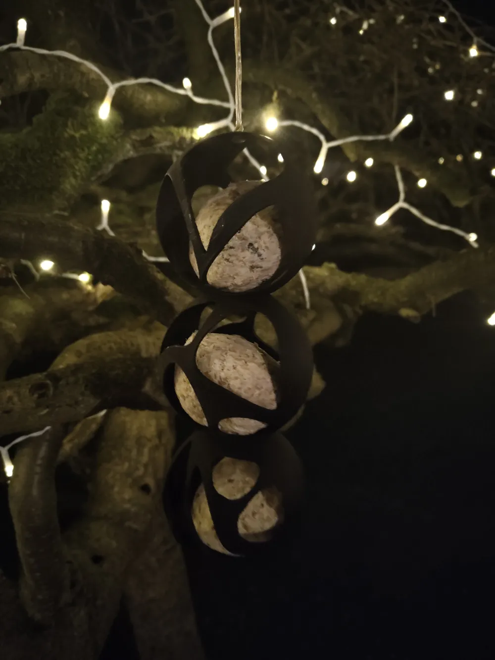 Dreifach-Fettball-Vogelfutterhaus – Hängendes Design – Kostenloses 3D ...