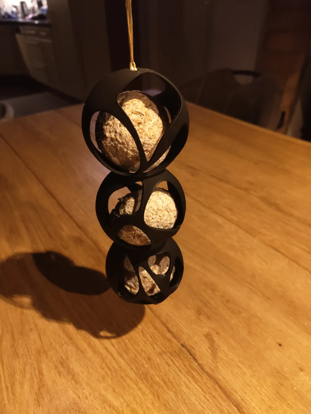 Dreifach-Fettball-Vogelfutterhaus – Hängendes Design – Kostenloses 3D ...