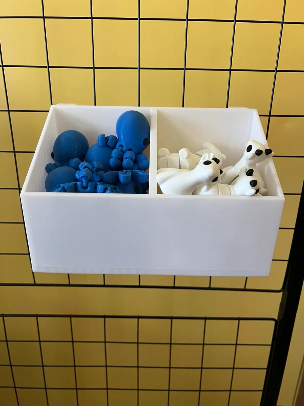 Grid Wall Bin Display by M2CC MakerWorld: Download Free 3D Models