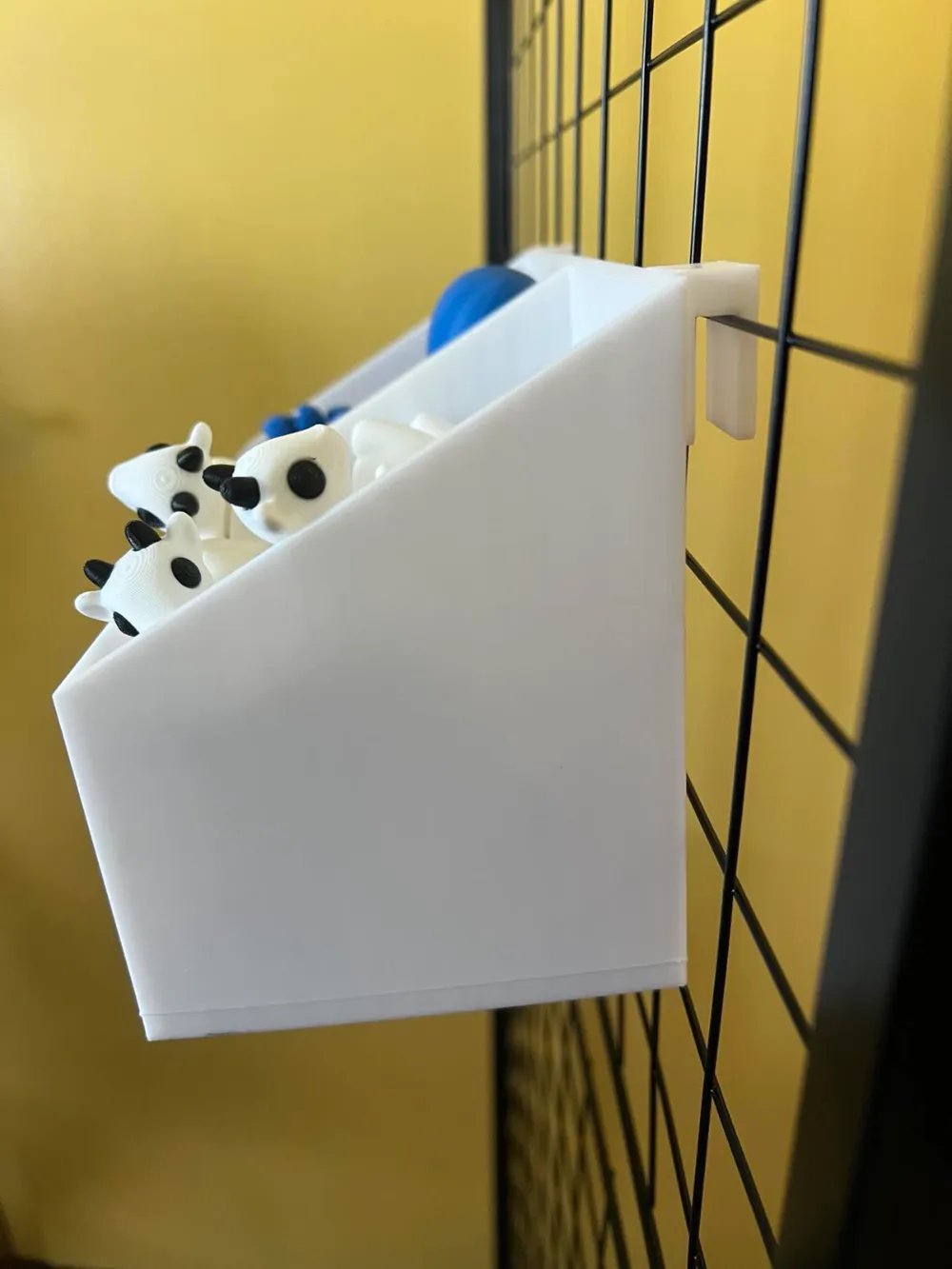 Grid Wall Bin Display by M2CC MakerWorld: Download Free 3D Models