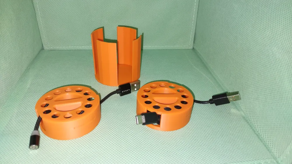Cable Reel / Retractable Cable Organizer by Gamer_QMakerWorld: Download ...