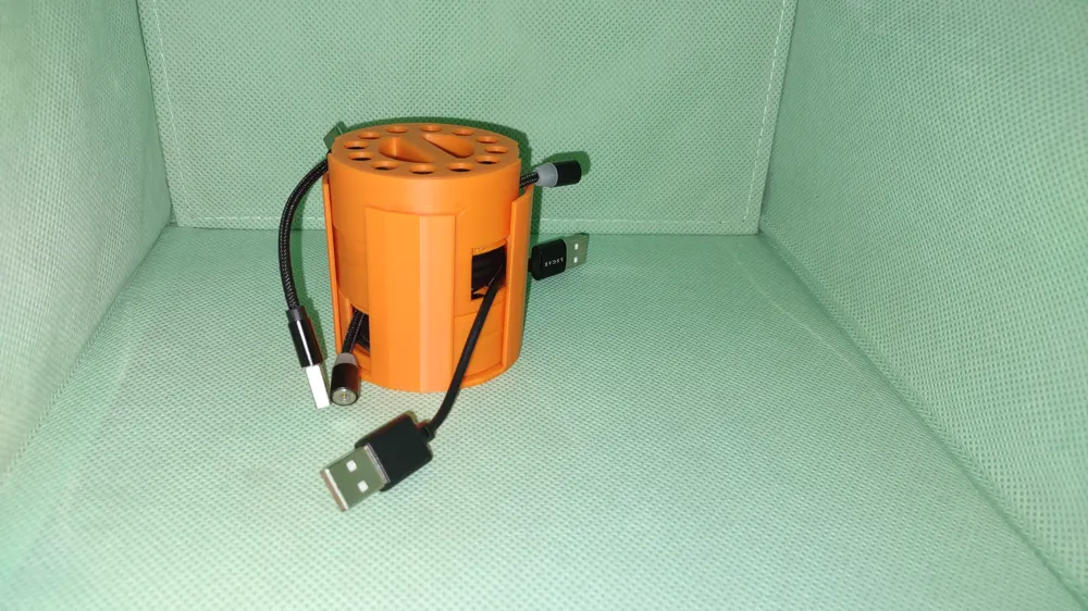 Cable Reel / Retractable Cable Organizer by Gamer_QMakerWorld: Download ...