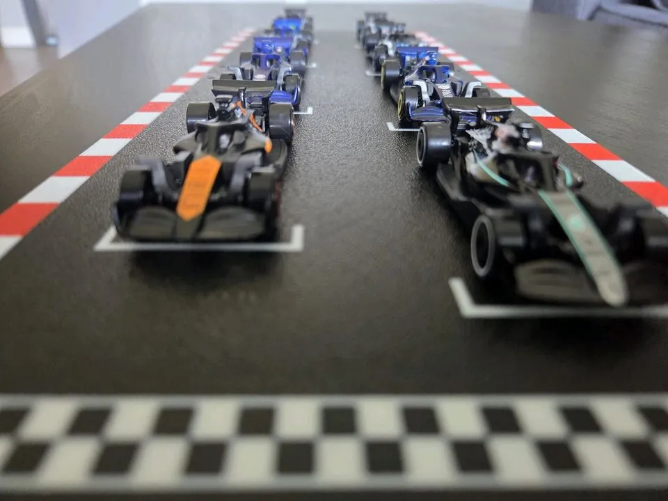 F1 Hot Wheels starting grid display 8+ cars - Free 3D Print Model ...