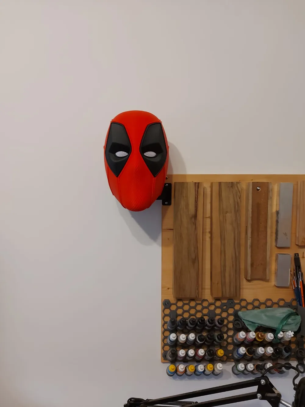 Helmet/Mask wall stand angled by Deky899 MakerWorld: Download Free 3D ...