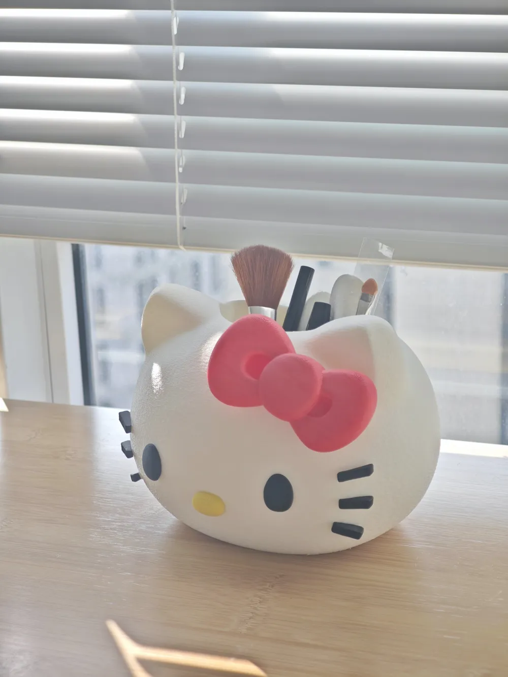 Hello Kitty makeup brush holder - Free 3D Print Model - MakerWorld