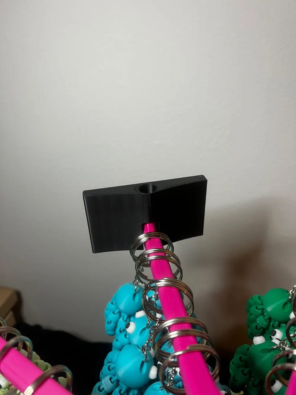 Professional Rotating Keychain Display - Free 3D Print Model - MakerWorld