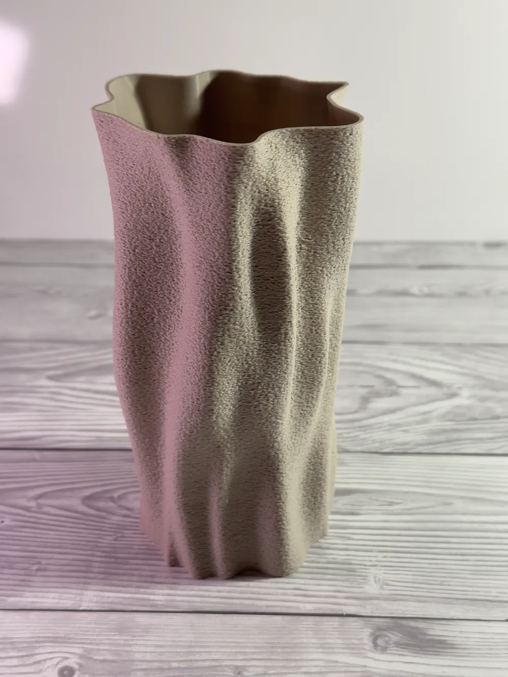 Wavy Organic Vase by OneManOnePrinter - MakerWorld
