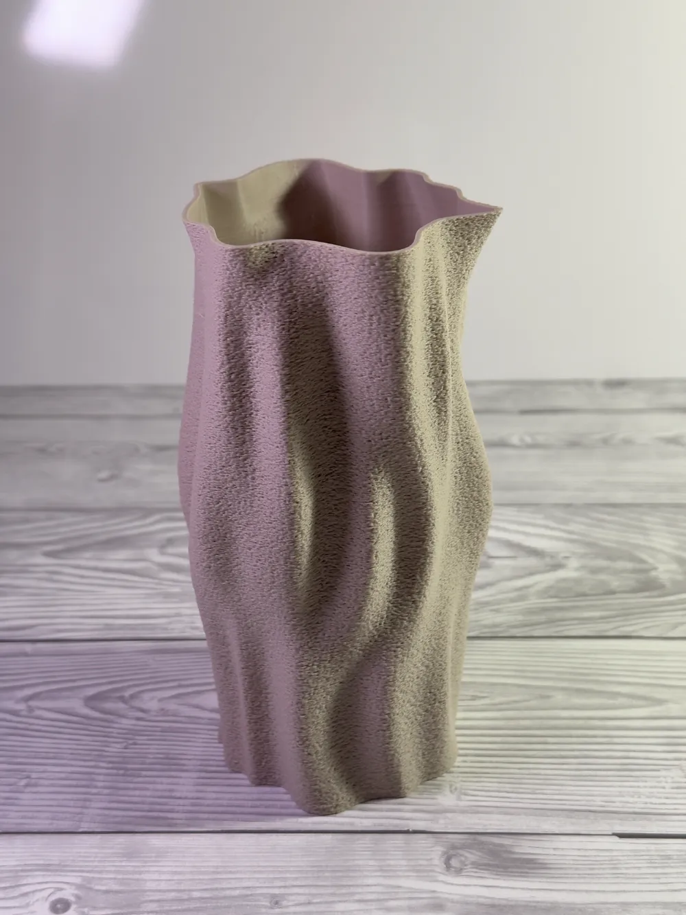 Wavy Organic Vase by OneManOnePrinter - MakerWorld