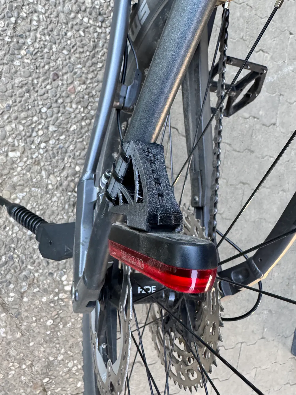 E-Bike Brems.- und Rücklichthalter Büchel – Kostenloses 3D-Druckmodell – MakerWorld