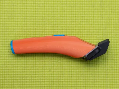 Toy hair clipper with realistic vibration by Martin Kozak - MakerWorld