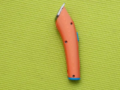 Toy hair clipper with realistic vibration by Martin Kozak - MakerWorld