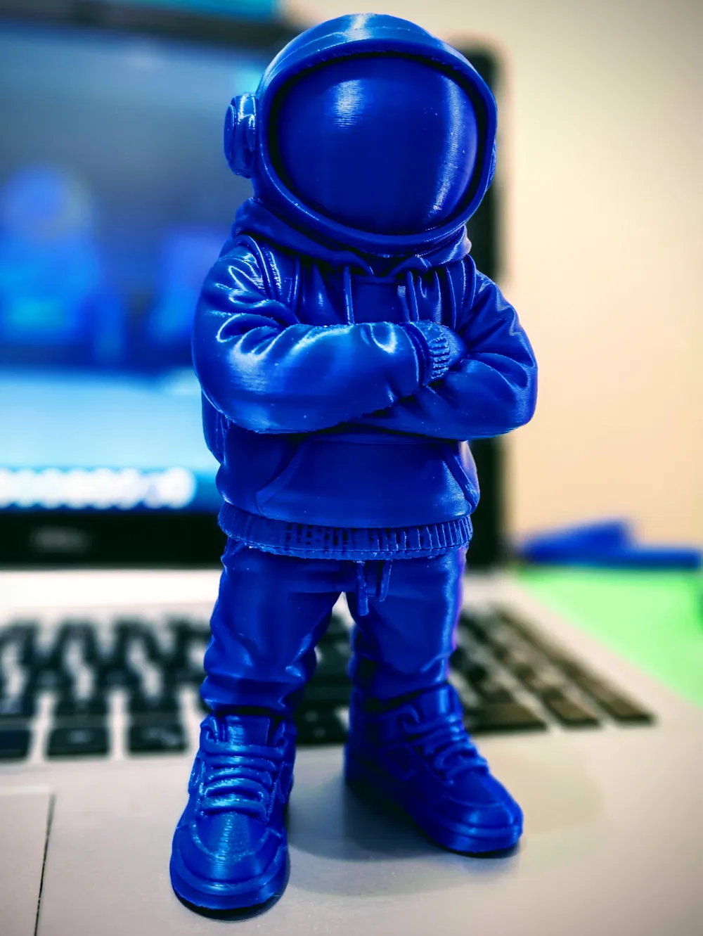 Astronaut Urban Vibe - Free 3D Print Model - MakerWorld
