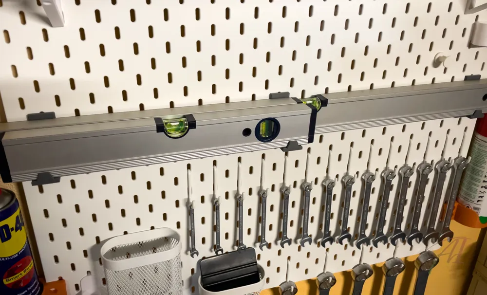 Spirit level Holder for Skadis or Hoffmann Pegboard / Wasserwagenhalter ...