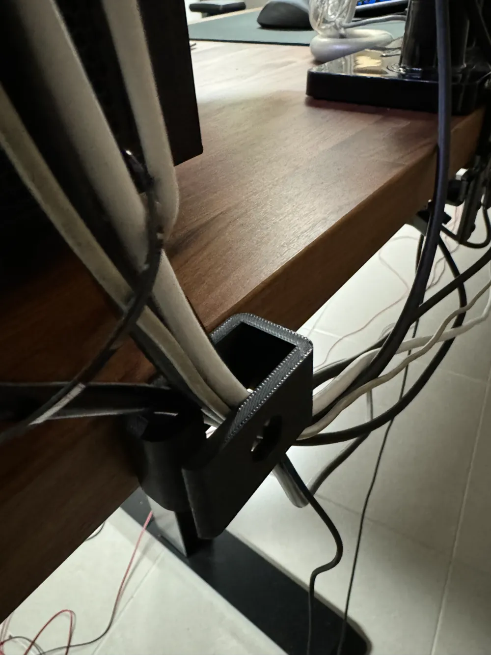 Cable Guide for Desks - Side/Rear Mount by kabukiman - MakerWorld