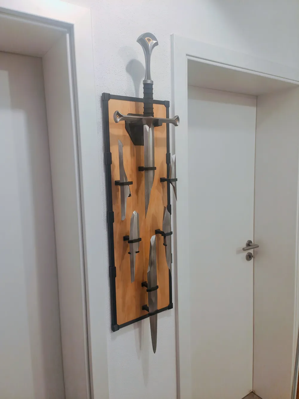 Lord of the Rings - Narsil (broken) Bracket by Dulli MakerWorld ...