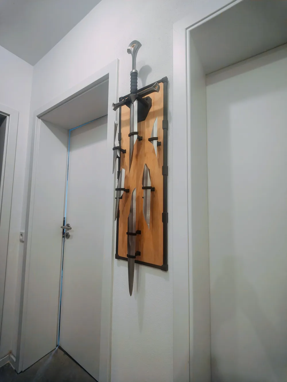 Lord of the Rings - Narsil (broken) Bracket by Dulli MakerWorld ...