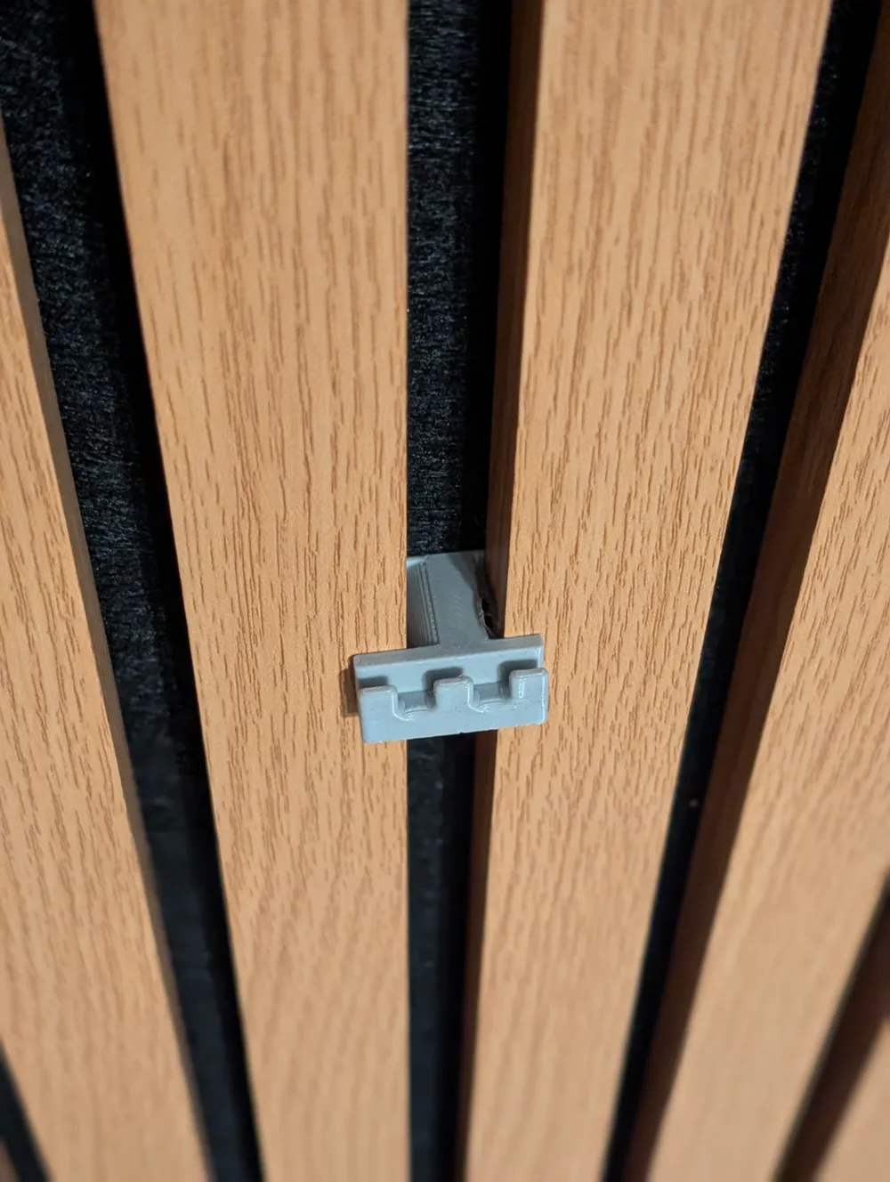 "E" hanger for vertical acoustic wood slat panels by ...