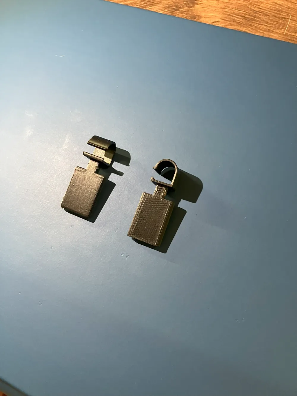 Cable clip with spacer for Ikea Skadis by Chris0x53 - MakerWorld