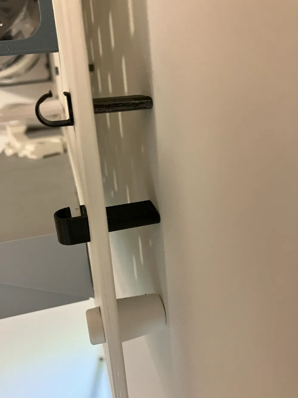 Cable clip with spacer for Ikea Skadis by Chris0x53 - MakerWorld