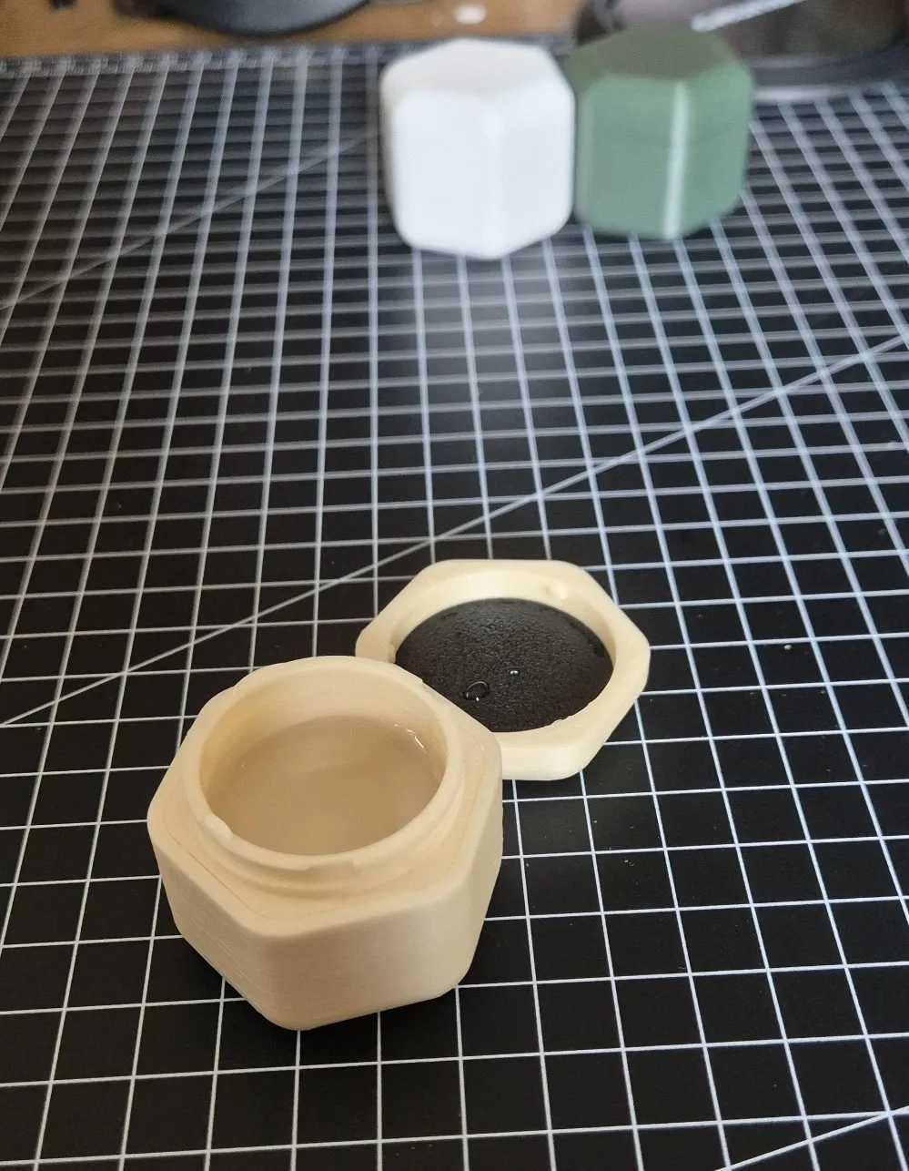 utyboxS quality lock hexagon travel pill box 15ml by Wehkinger - MakerWorld