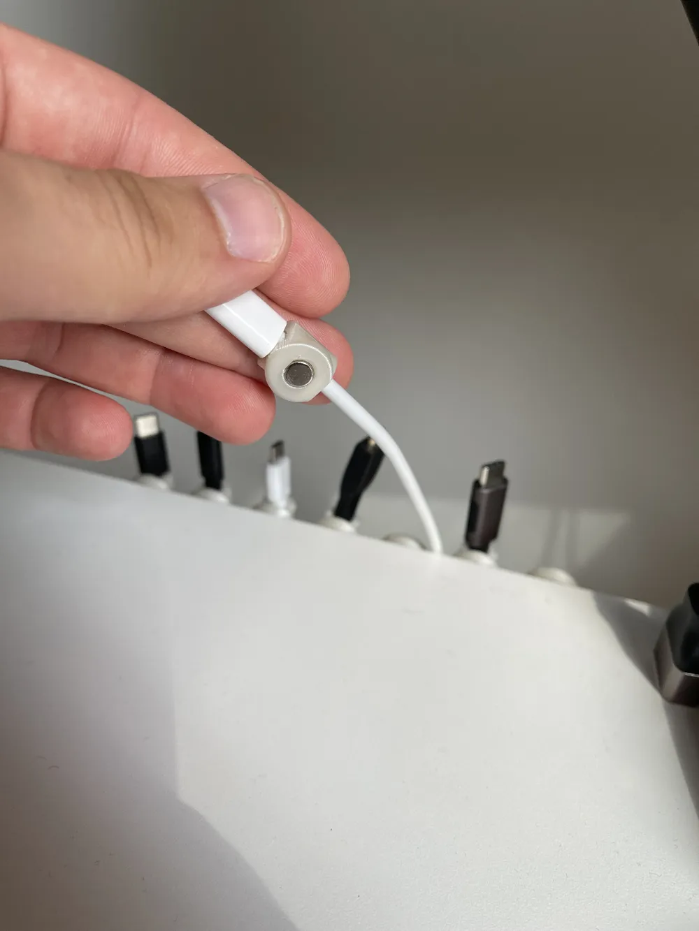 Magnetic Cable Management by fabian.strohmeier - MakerWorld