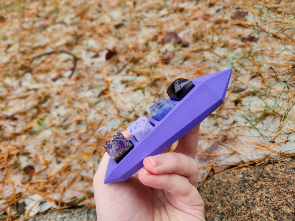 Crystal Artisan Keycap Display (4x1) by Amethyst3D - MakerWorld