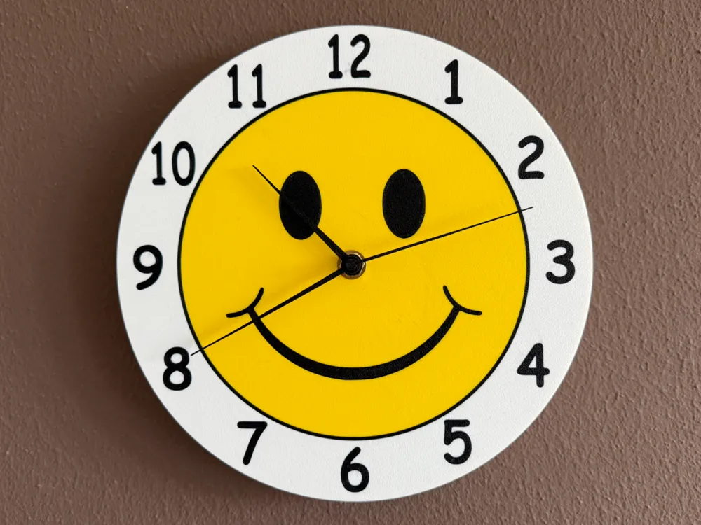 SMILEY CLOCK by Stanislav Raindl - MakerWorld