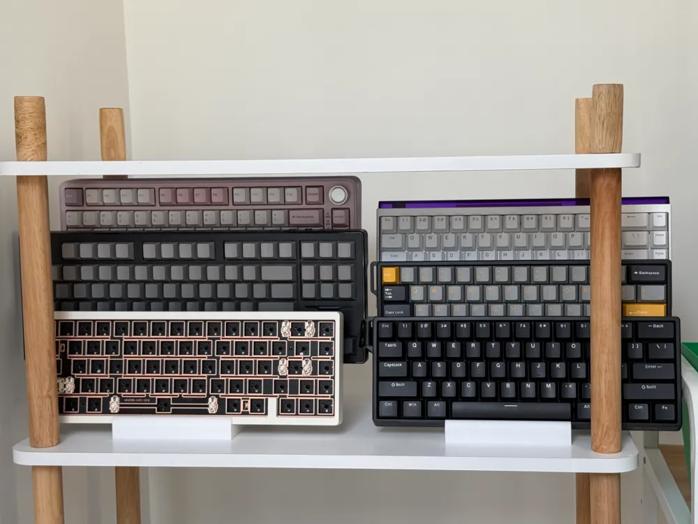 Clean triple keyboards stand by Neyako MakerWorld: Download Free 3D Models