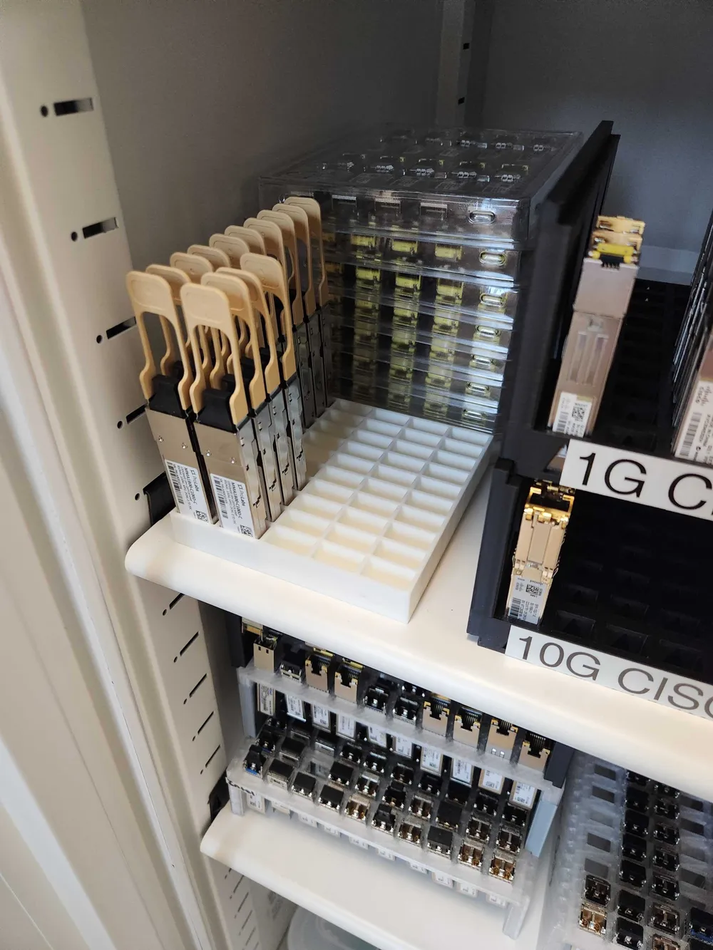 Simple Non-Stacking 50 QSFP Holder - Free 3D Print Model - MakerWorld