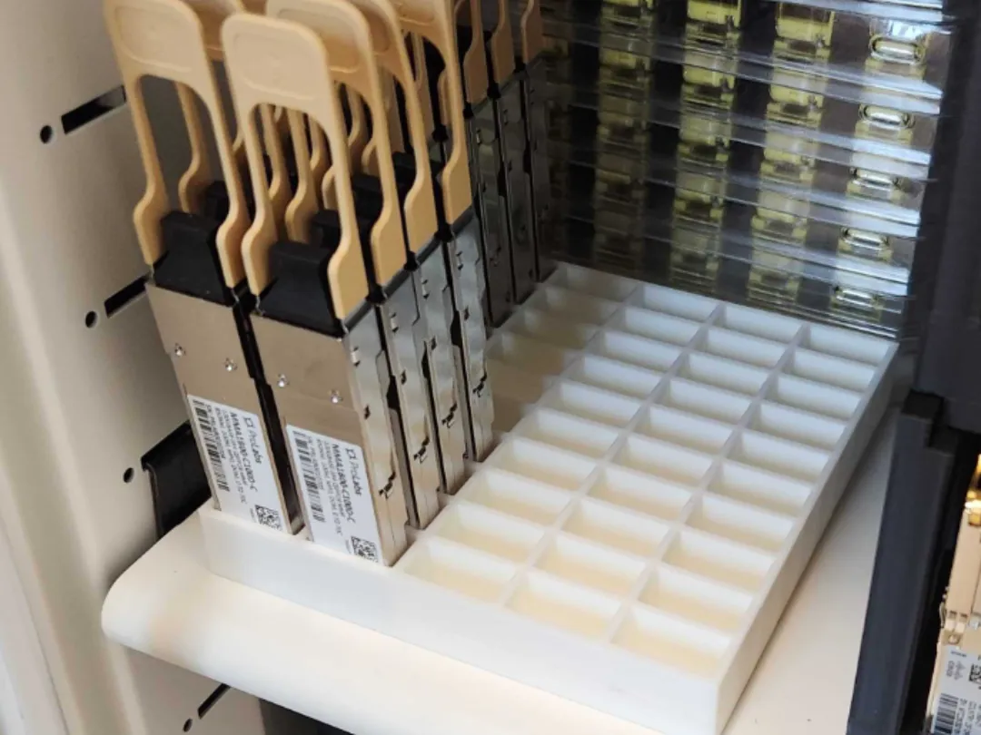 Simple Non-Stacking 50 QSFP Holder - Free 3D Print Model - MakerWorld