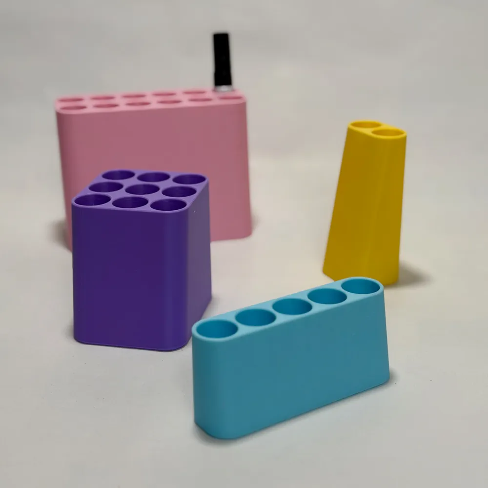 Customizable Slanted Pen Holder by Filament & Fika - MakerWorld