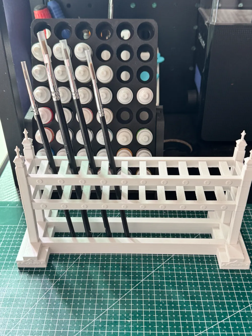 Weapon Rack Shaped Brush Holder Tool Rack by akesongMakerWorld ...