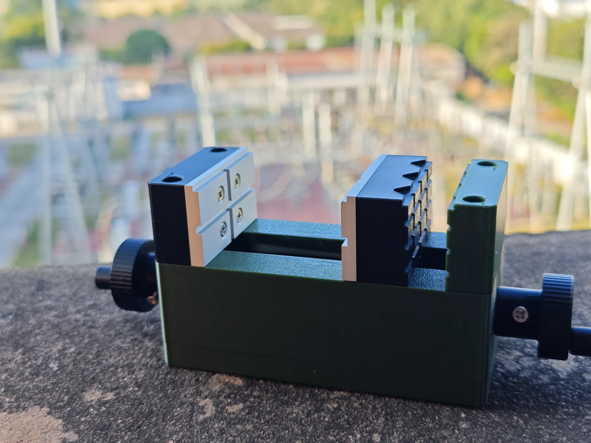 Semi-metal CNC Jaw Platform Small Bench Vise by 朝西的朝西 - MakerWorld