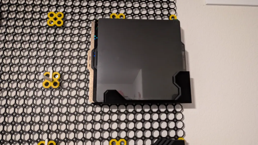 Multiboard mounted Build Plate holder Remixed by Devnsyde - MakerWorld