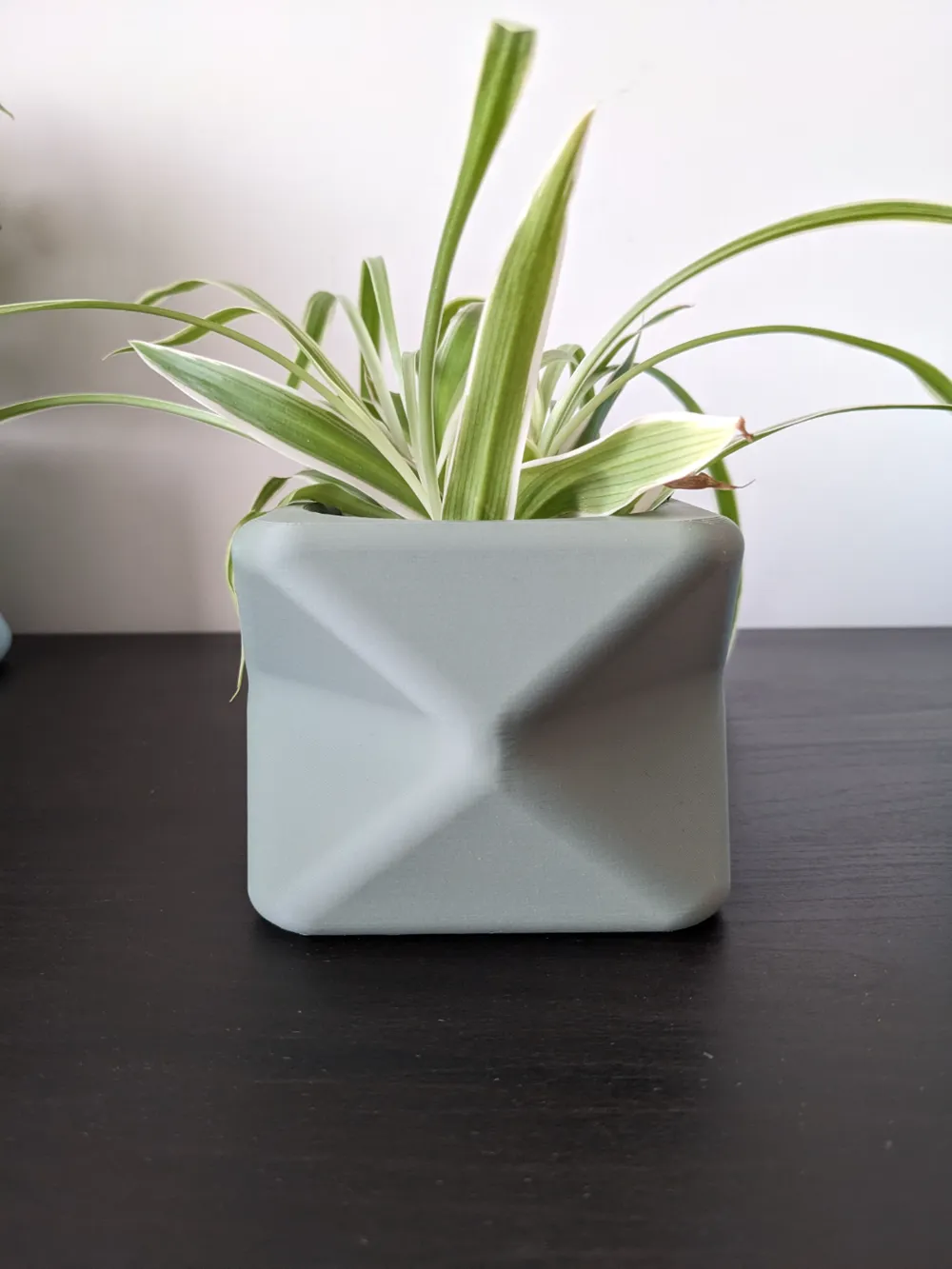 Minimalist Planter with a touch of Brutalism by Tycho Design - MakerWorld