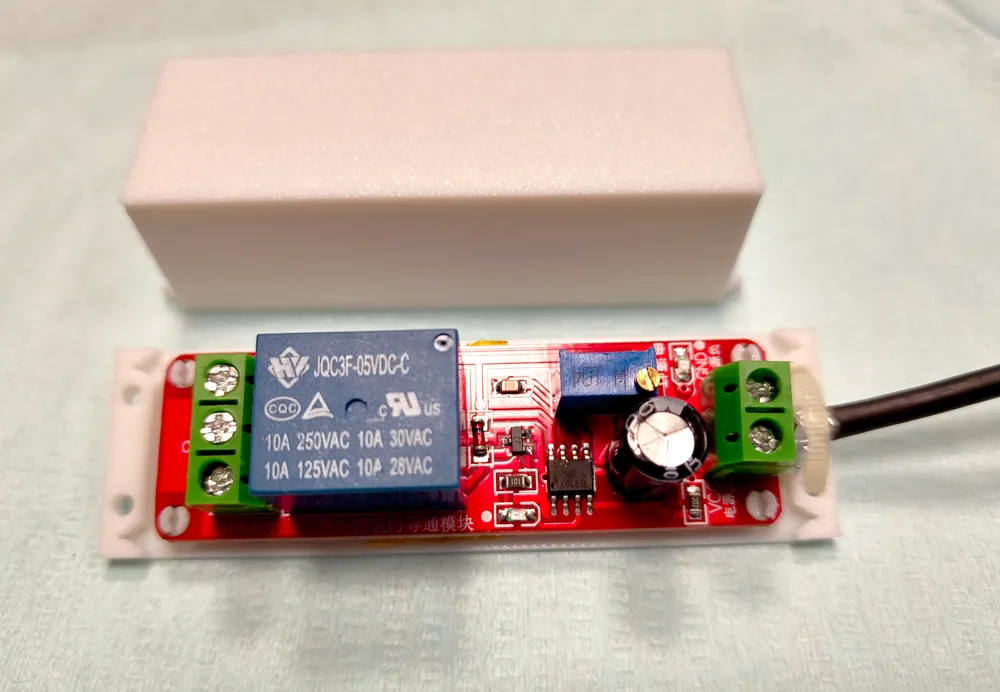 NE555 12V 5V time relay case by Fisz - MakerWorld